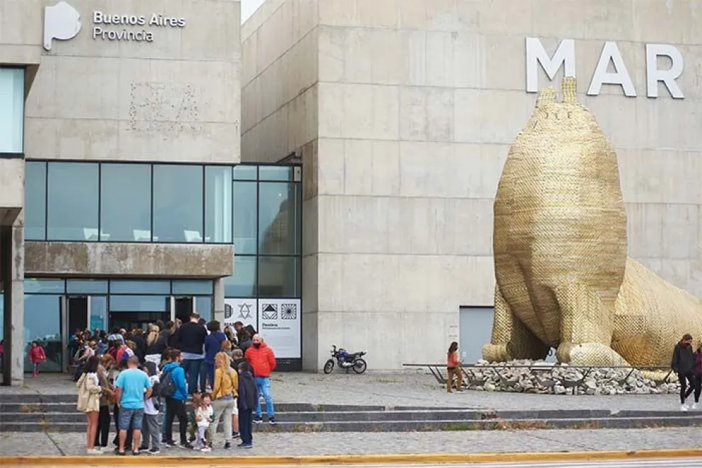 El Museo MAR prepara "Lo que la noche le cuenta al día" con obras del ...