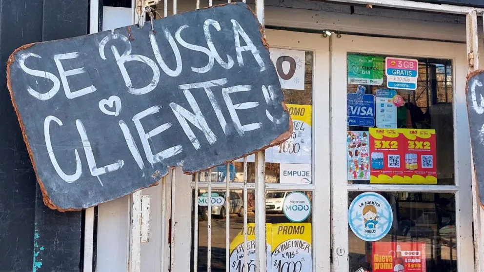 "Se busca cliente", el cartel que colgó una despensa para atraer ventas ...