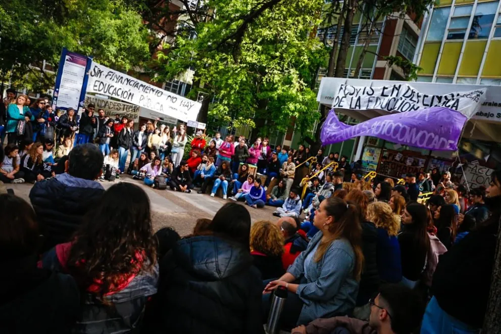 FOTOS: Asambleas y clases públicas en la protesta estudiantil del ...