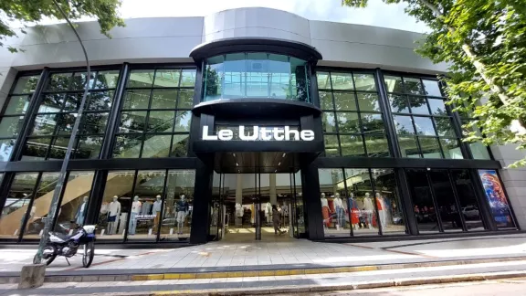 Le Utthe abrió en el Paseo Diagonal la tienda de ropa de única marca ...