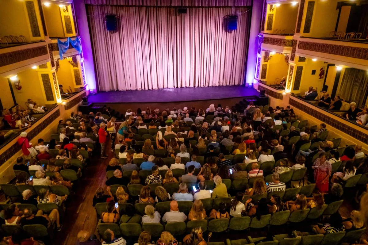 Abril en el Teatro Colón: música sinfónica, tango, zarzuela y danza ...