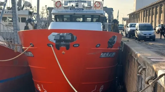 Tensión en el Puerto: impiden que barco pesquero zarpe por la cantidad ...