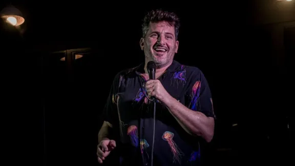 Fede Simonetti vuelve a Mar del Plata y presenta su show de stand up ...