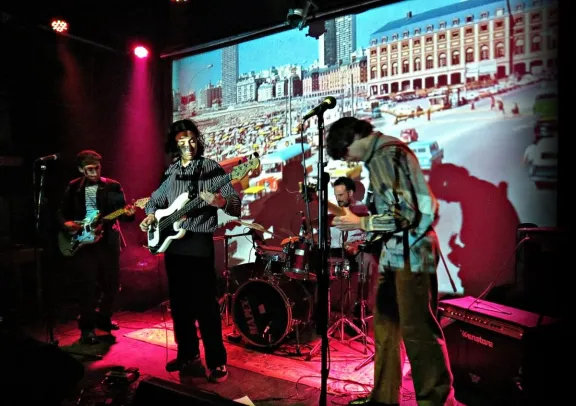 Jueves de Más Música en Mole Club: Hotel Los Lobos y Fauna Deluf en ...