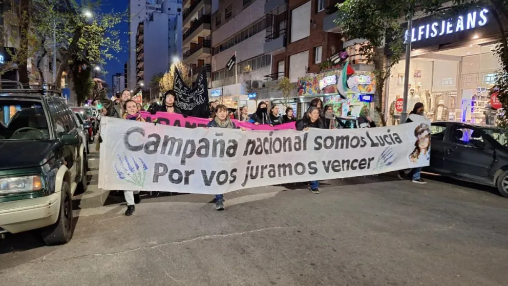 Mar del Plata se movilizó contra la violencia machista tras el triple femicidio en Florencio ...